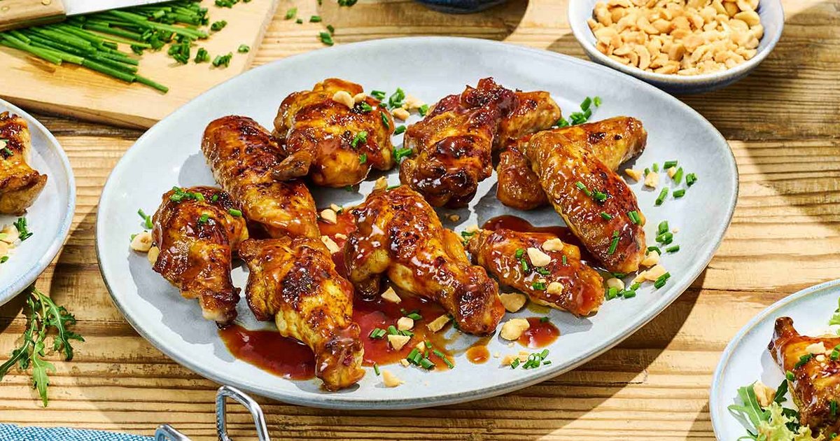 Kleverige kippenvleugels met honing-limoenglazuur | Recept | Kikkoman